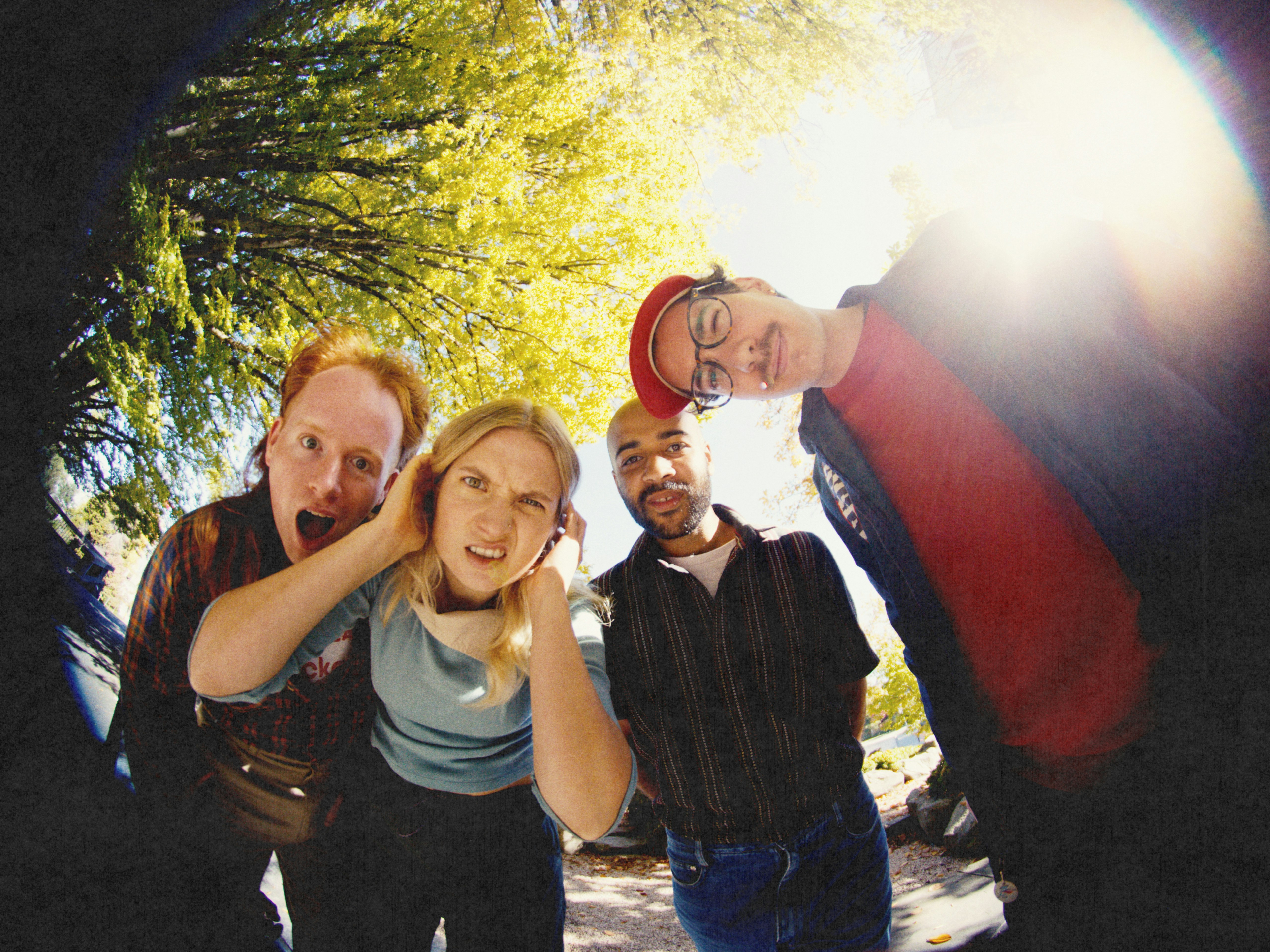 Winona Forever, Juney, The Locust Gathering Bilhetes | $ 15,15 | 16 de ...