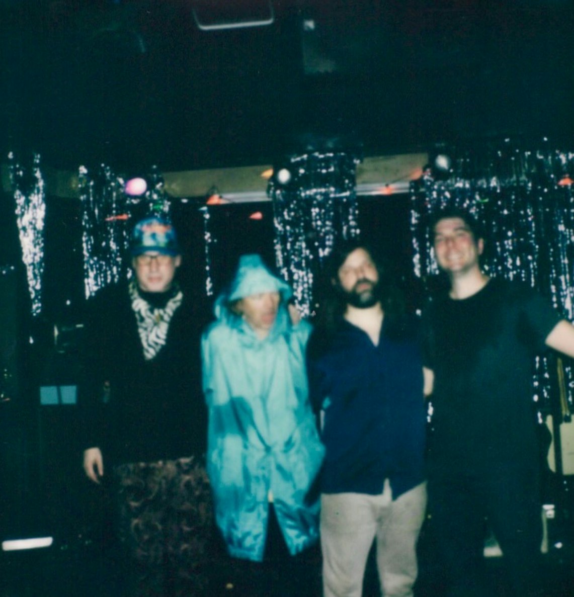 Heavy Meddo (single release), Commercial Breaks, Cast of Thousands ...